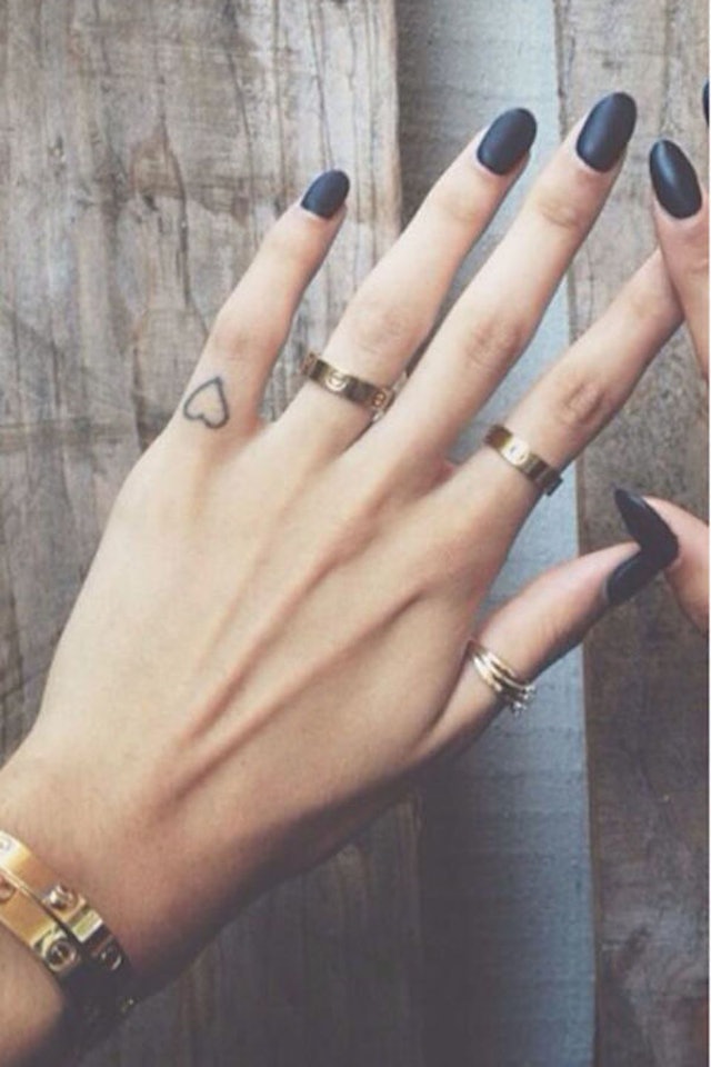 30 Awesome Finger Tattoos That Will Subtly Add Creativity To Your Life