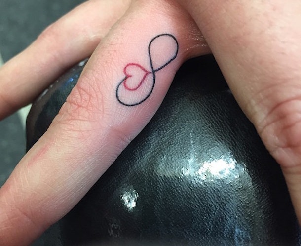 30 Awesome Finger Tattoos That Will Subtly Add Creativity To Your Life