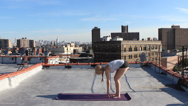 This 7-Minute Morning Yoga Routine Is The Secret To A Stress-Free Day