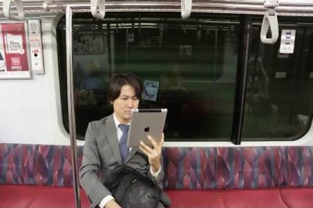 13 Unlucky People Who Totally Forgot Reflections Exist (Photos)