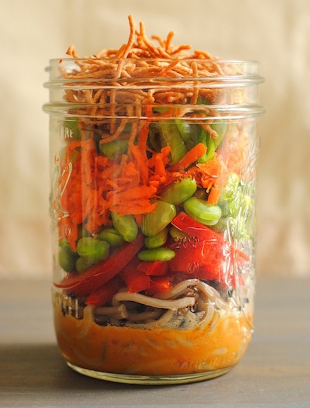 20 Healthy Mason Jar Lunches You Can Bring To Work In The New Year (Photos)