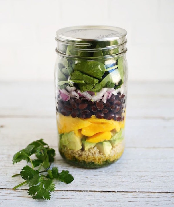20 Healthy Mason Jar Lunches You Can Bring To Work In The New Year (Photos)