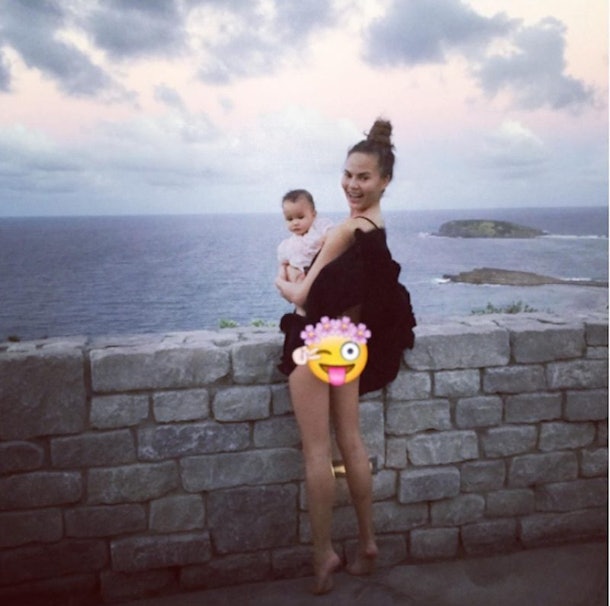 Chrissy Teigens Mom Posts Nsfw Pic Of Daughters Butt