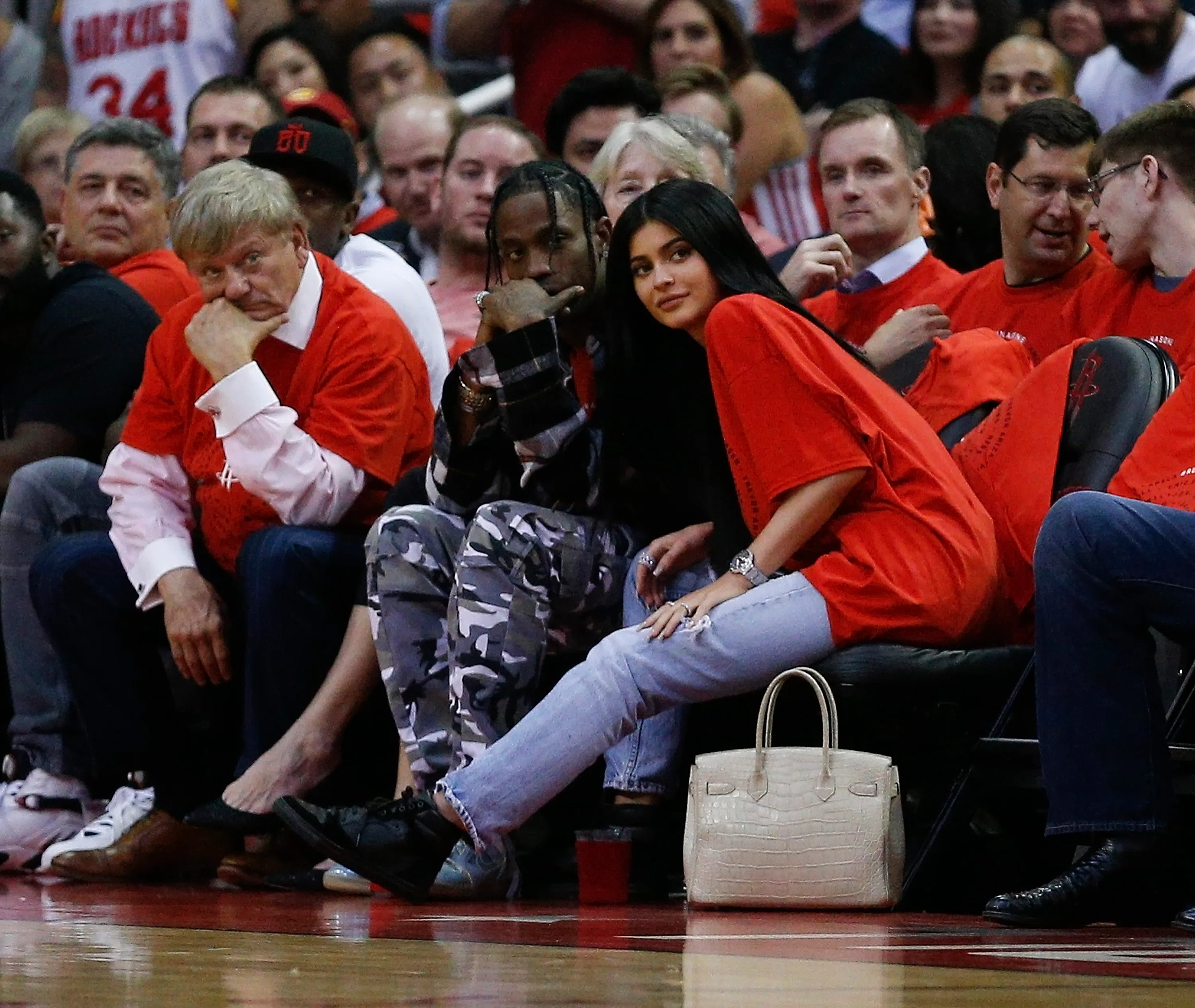 These Photos Of Kylie Jenner & Travis Scott At A Houston Rockets Game ...