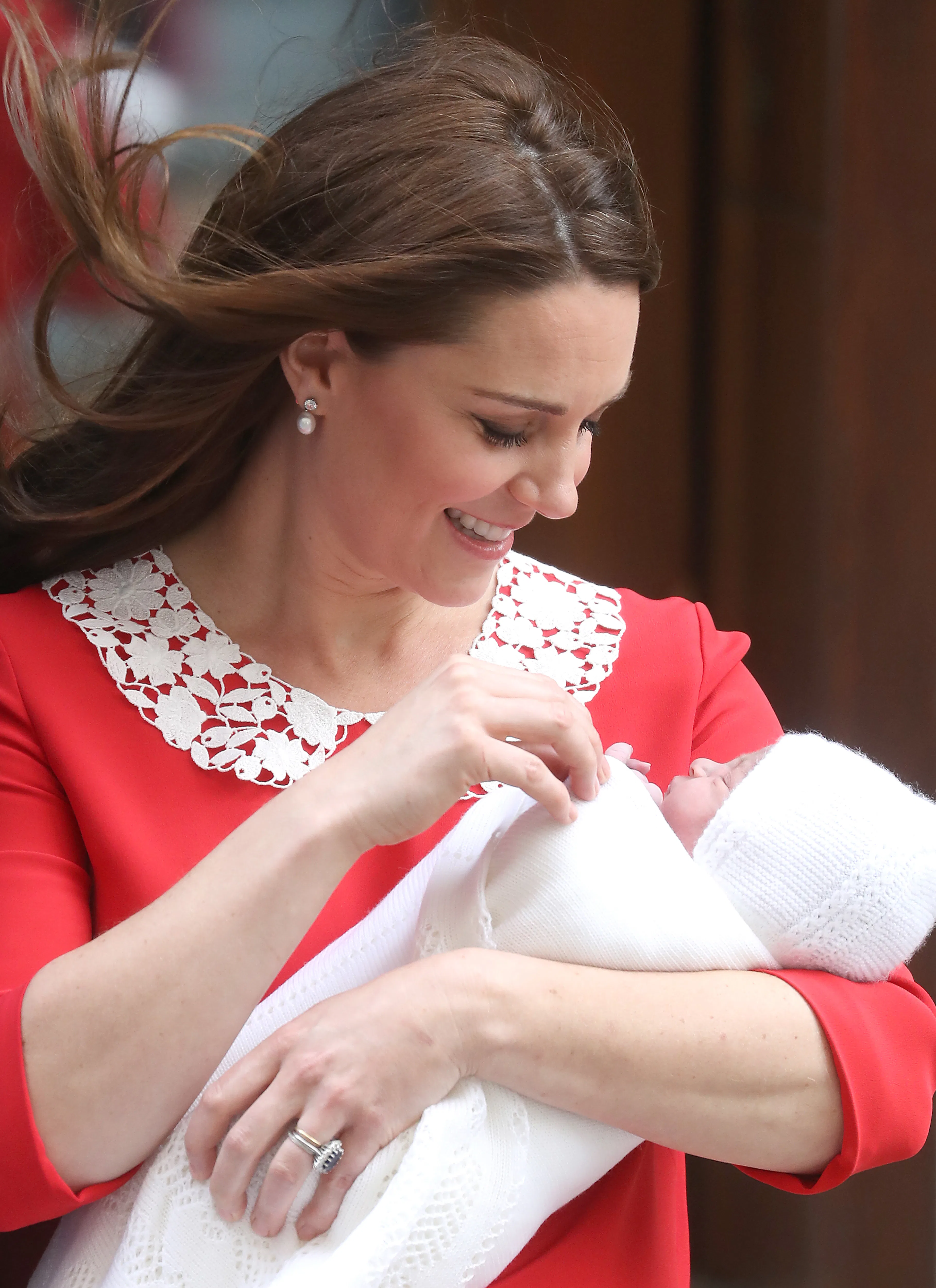 Kate Middleton's Outfit Leaving The Hospital After Giving Birth Will ...