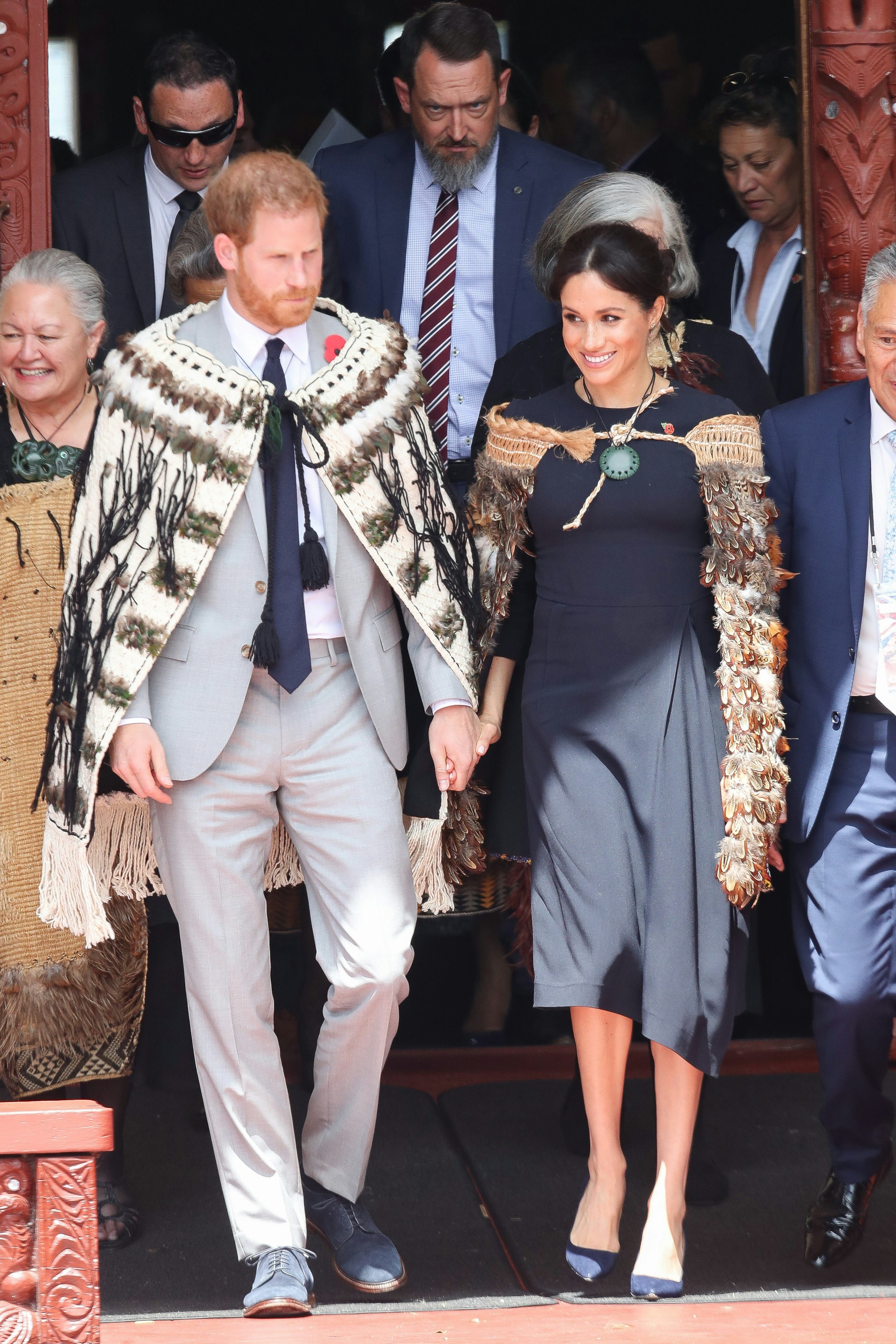 8 Photos Of Celebrity Couples Holding Hands That Are So Low-Key