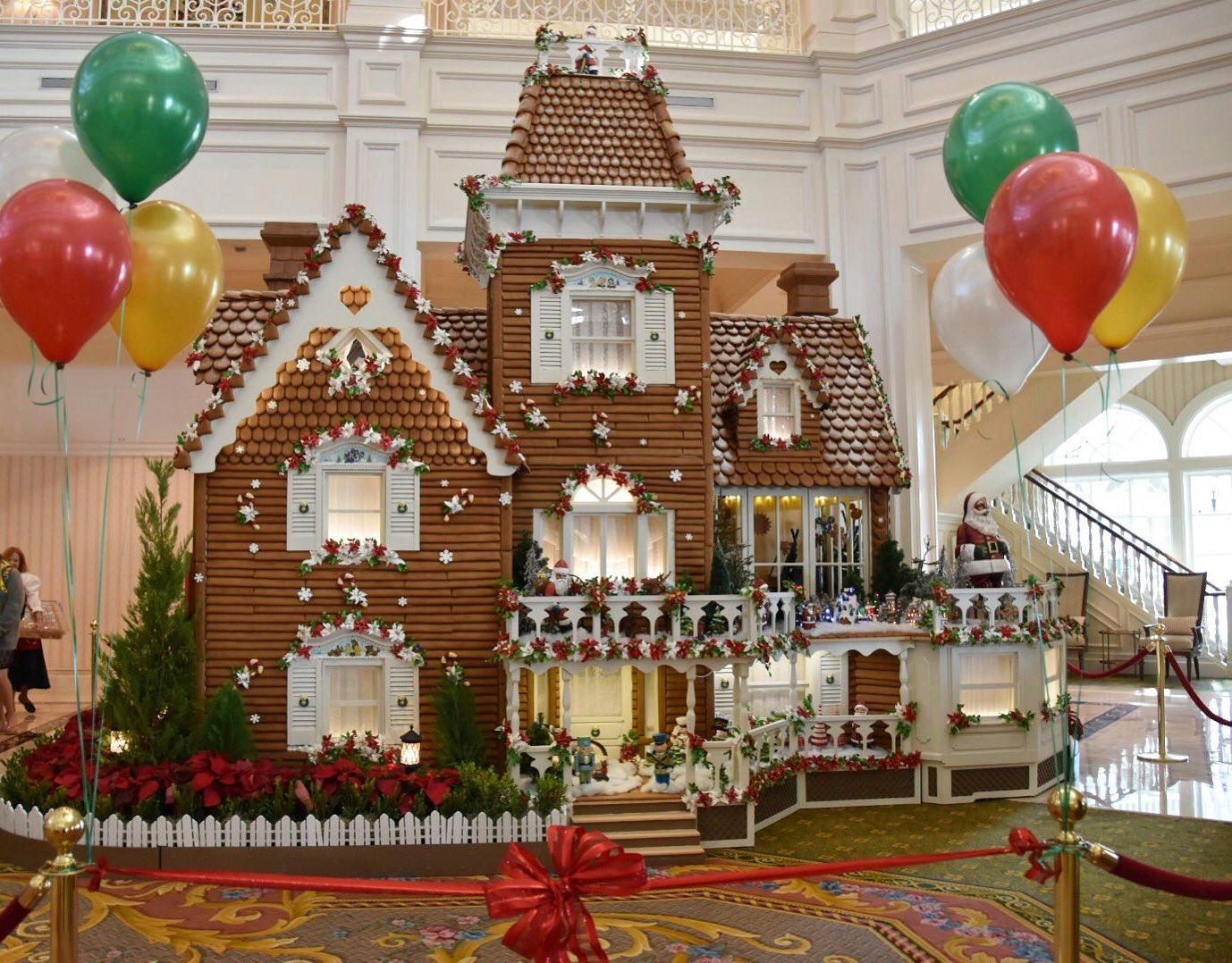 7 Photos Of Crazy Gingerbread Houses That You'll Lose Your Gumdrop ...