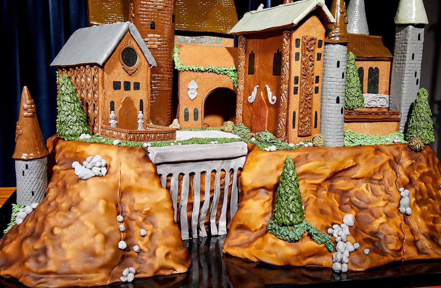 This 'Harry Potter' Gingerbread Hogwarts Castle By Reynolds Kitchens Is ...