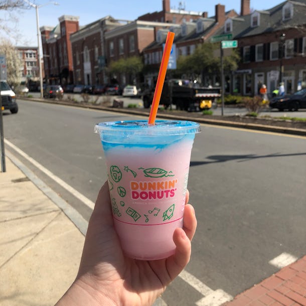5 Pink Dunkin' Donuts Drinks That Were Made To Brighten Up Your ...