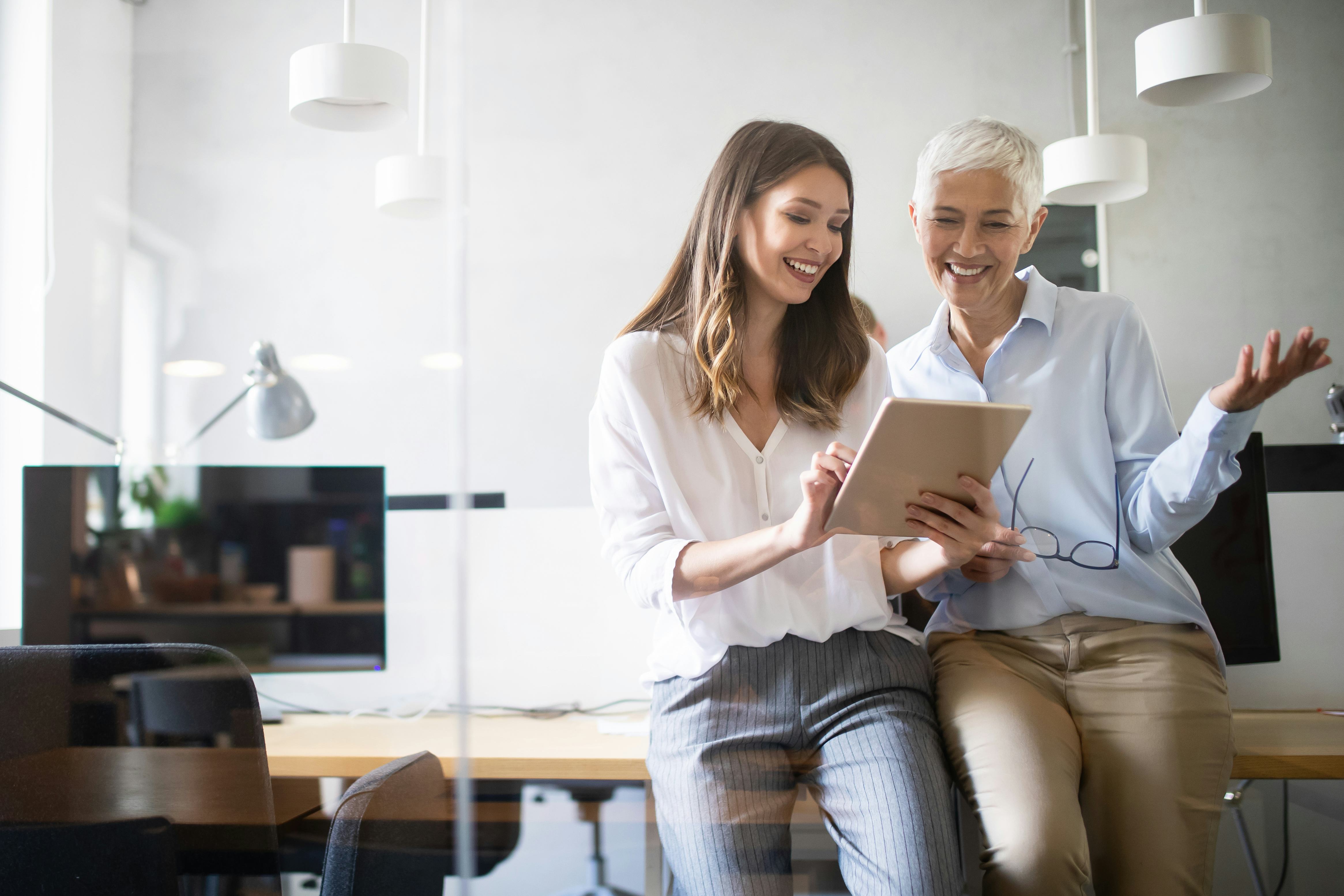 Having An Office Mom At Work Is A One-Of-A-Kind Perk Your Crew Is Lucky ...