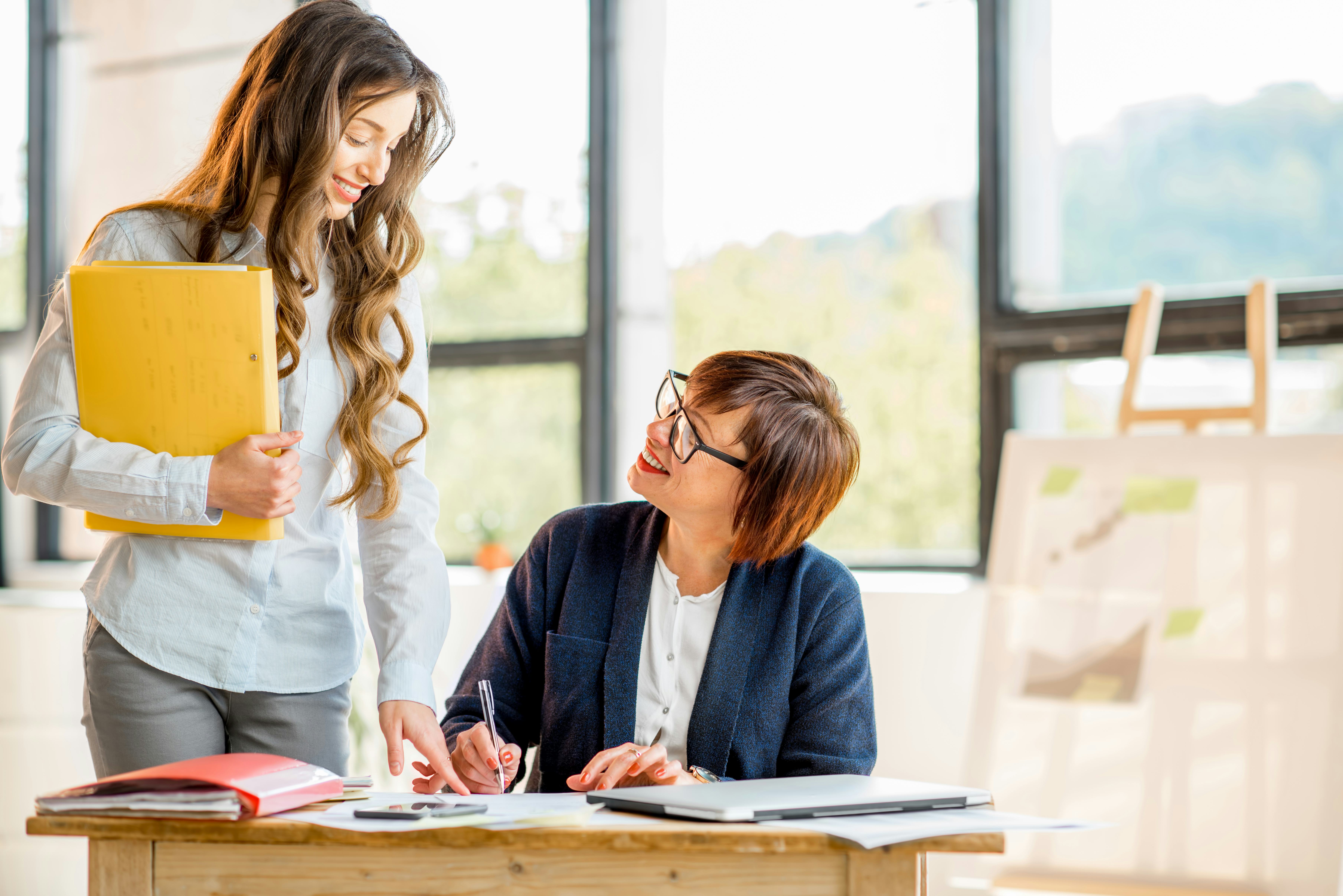 Having An Office Mom At Work Is A One-Of-A-Kind Perk Your Crew Is Lucky ...