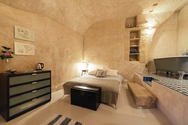 9 Cave Homes On Airbnb You Can Rent For A Super Unique Getaway