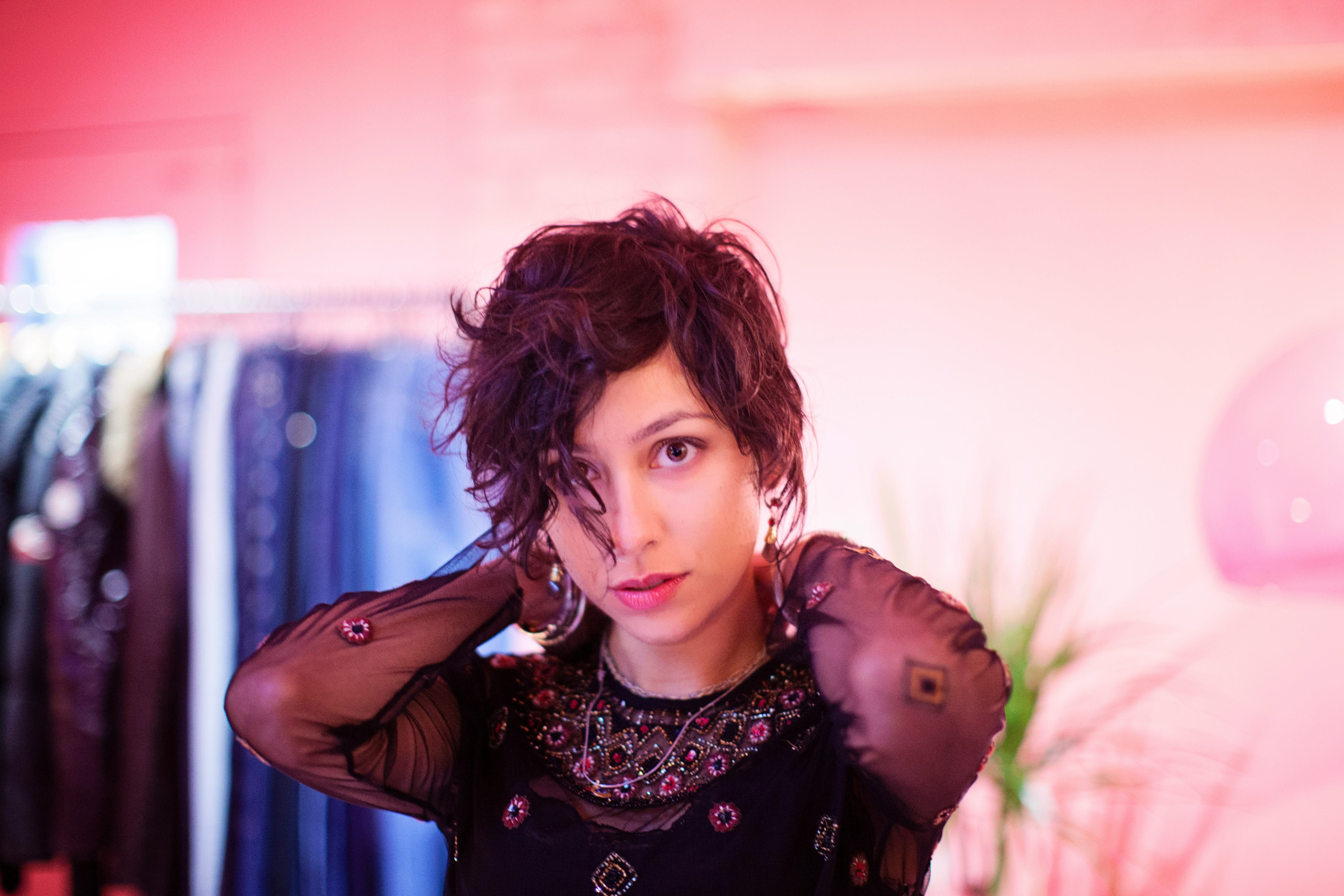 How To Choose The Best Dating App Photos, According To An Expert